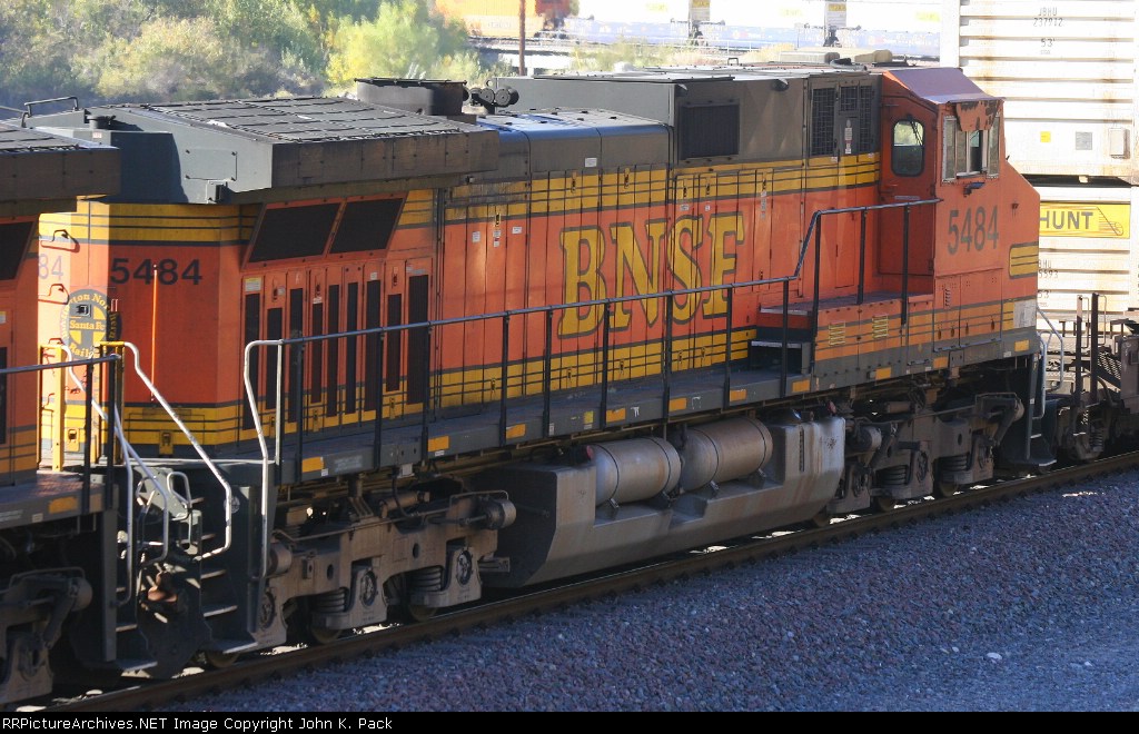 BNSF 5484